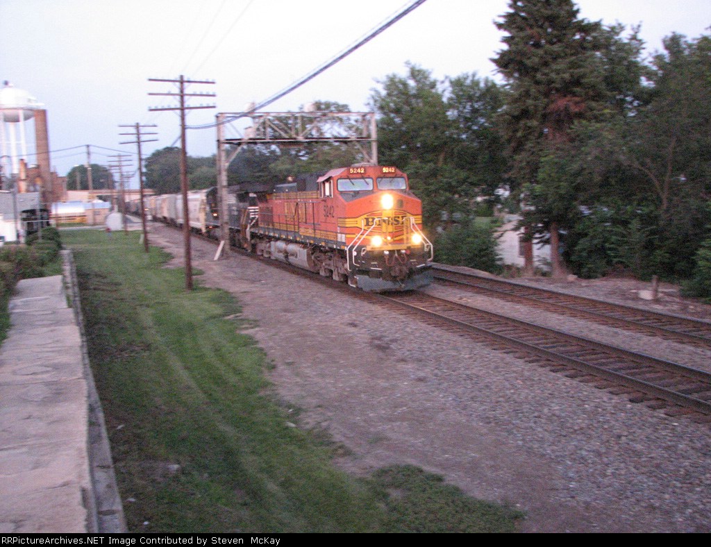 BNSF 5242